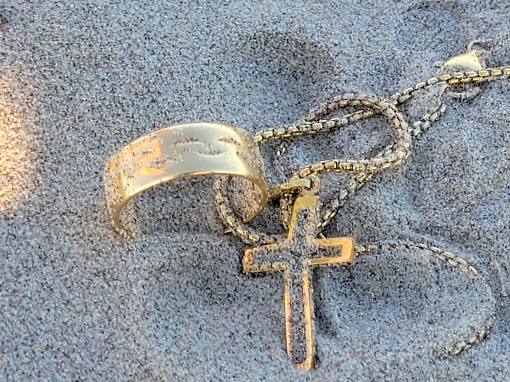 Lost A Ring On The Beach? Don't Rent A Metal Detector - Ring Finders ...